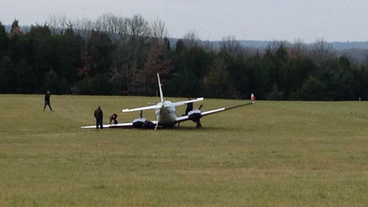 Small Plane Crashes at Leesburg Executive Airport; Pilot Not Hurt ...