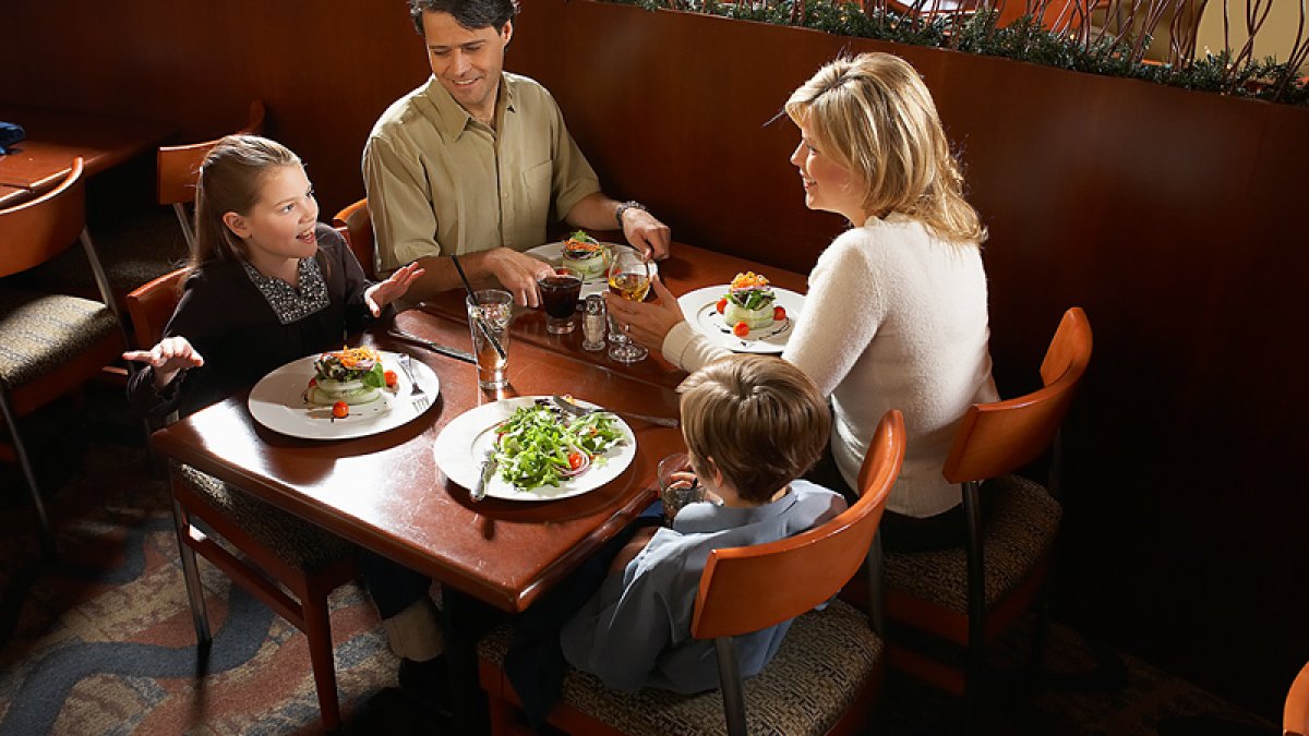 Waitress reveals worst family behaviors in restaurants – NBC4 Washington