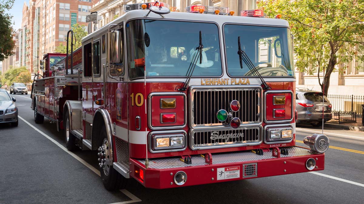 DC Fire Investigating After Photo Shows Recruits Using Hand Gesture ...
