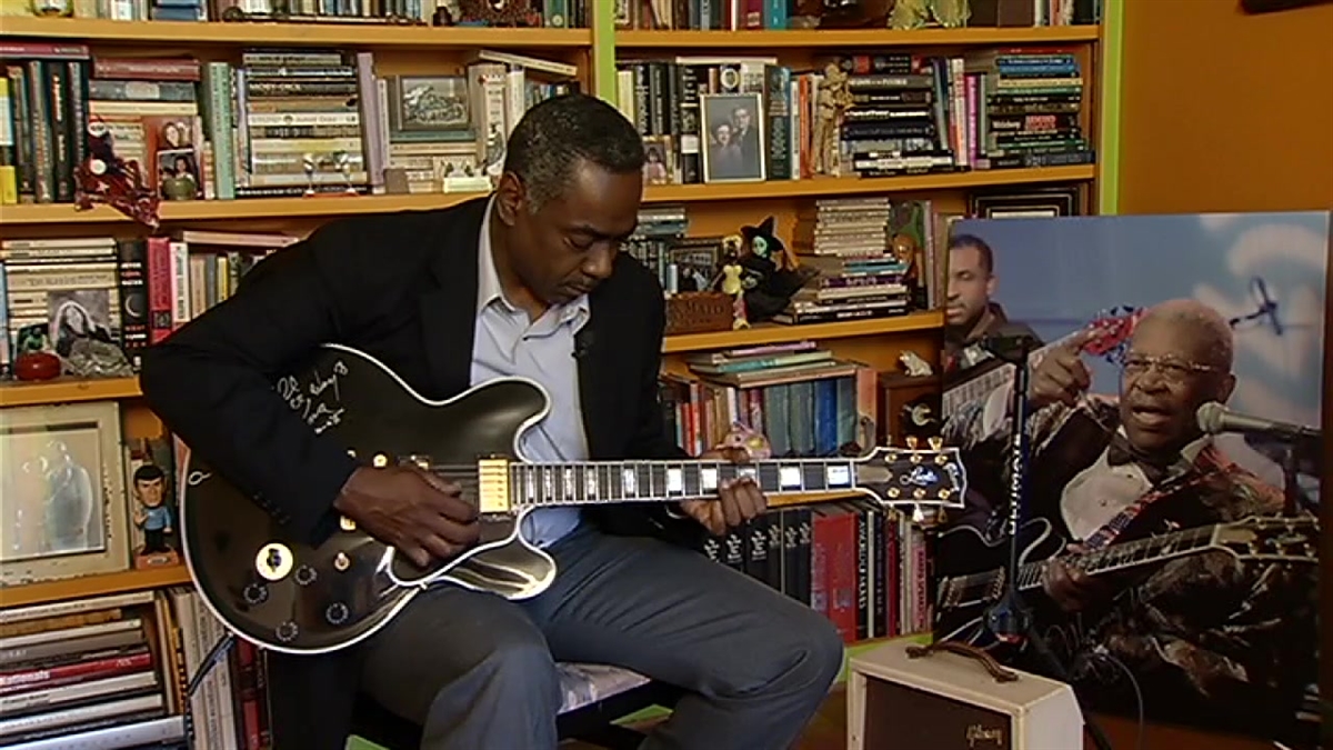 Derrick Ward Jams on One of B.B. King’s Guitars – NBC4 Washington