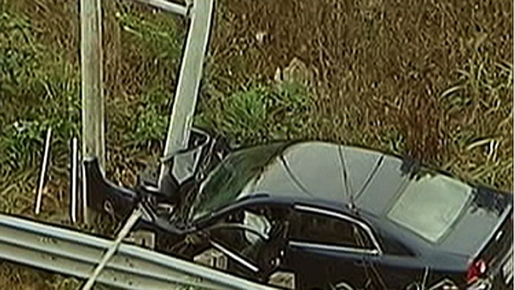 Car Crashes Into Overhead Sign Pole on I-270 – NBC4 Washington