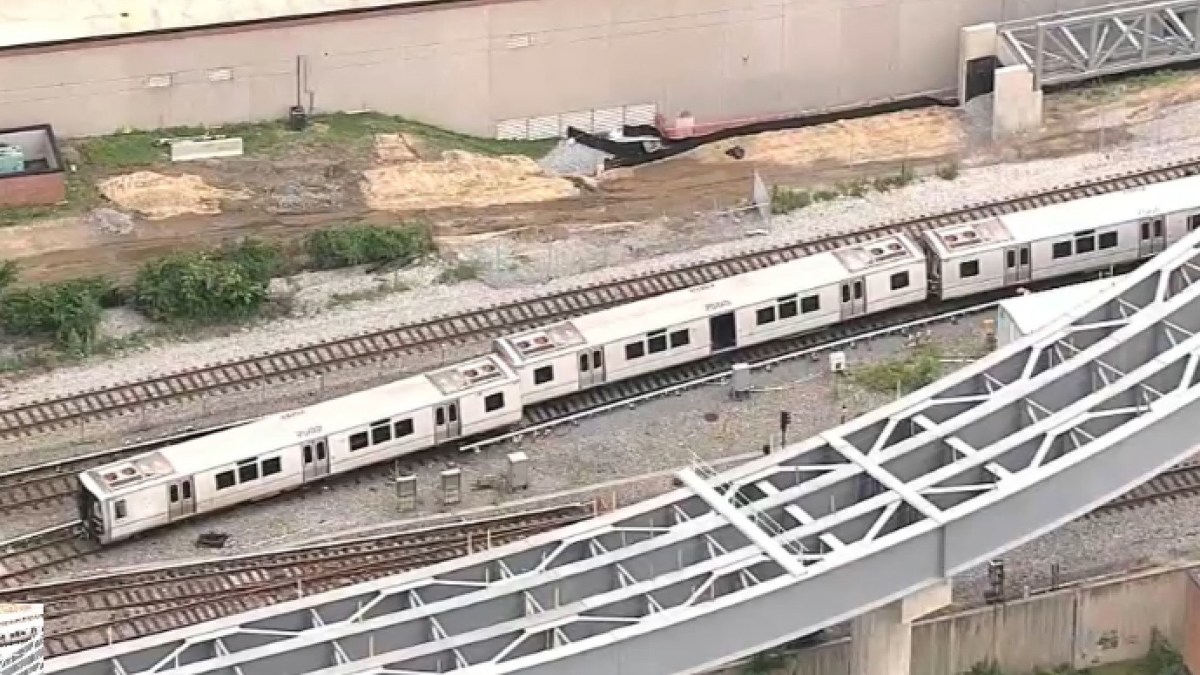 Metro Train Derails in Maryland After Possibly Going Through Red Signal ...