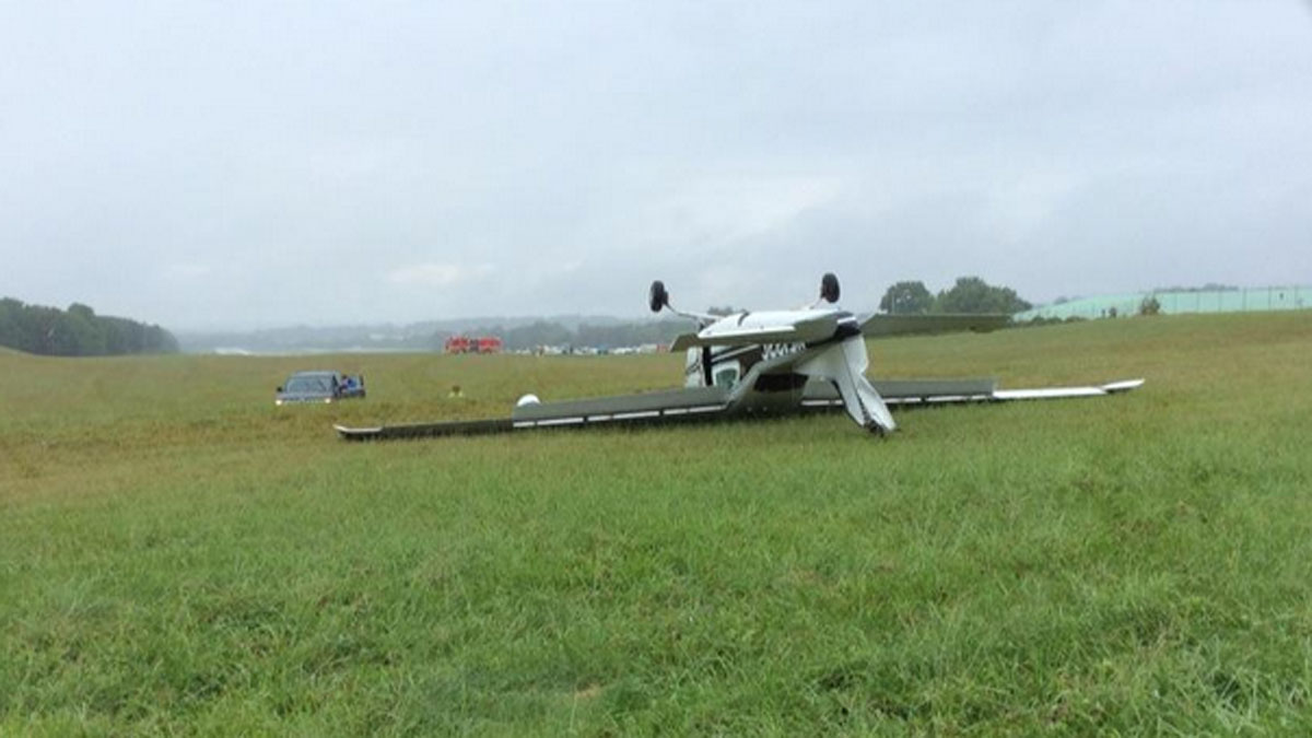 Small Plane Flips Over at Montgomery County Airpark – NBC4 Washington
