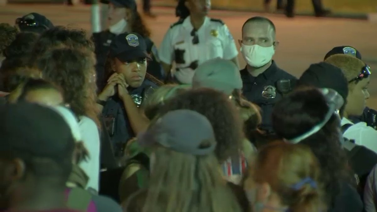 Protesters Demand Removal of 2 DC Statues – NBC4 Washington