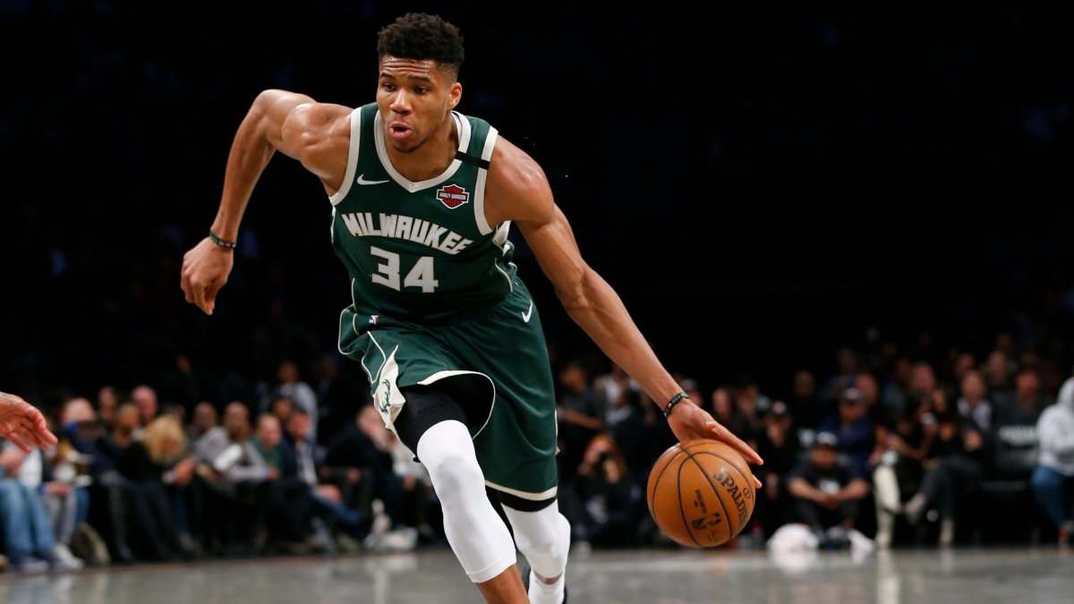 Bucks Forward Giannis Antetokounmpo Wins 2019 20 Nba Defensive Player