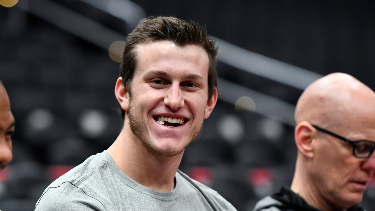 Garrison Mathews Reportedly Signing Qualifying Offer to Stay in ...