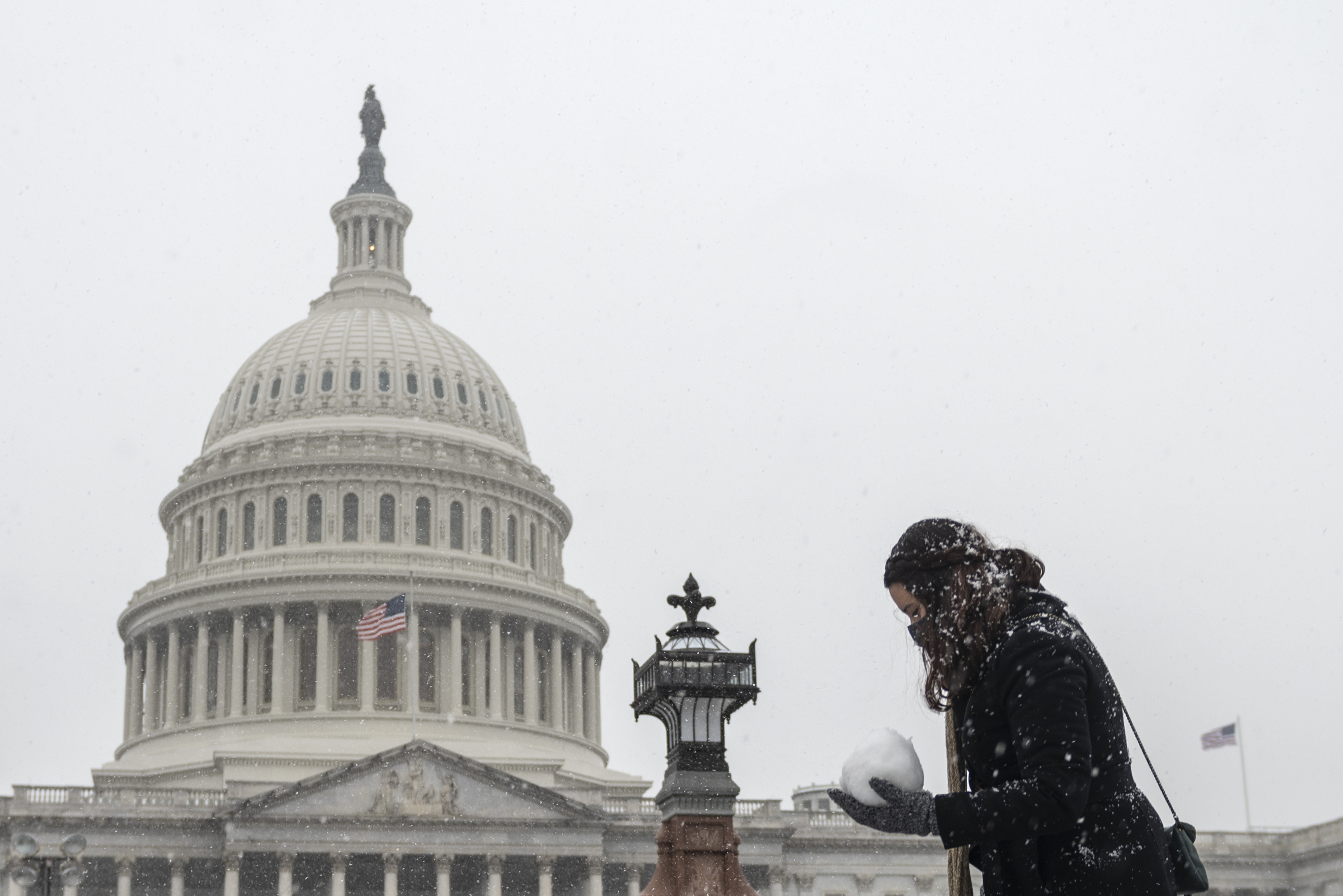 Photos: Winter Storm Brings DC Area’s First Snowfall of the Season ...