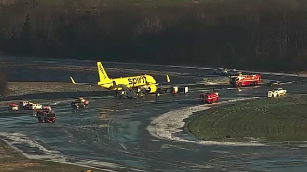 Plane Slides Off BWI Airport Taxiway After Snowfall – NBC4 Washington
