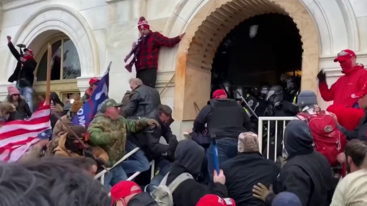 Disturbing Video Shows Rioters Attacking Officers at Capitol – NBC4 ...