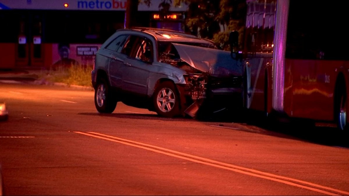 4 Injured in Head-on Collision Between Metrobus, SUV – NBC4 Washington