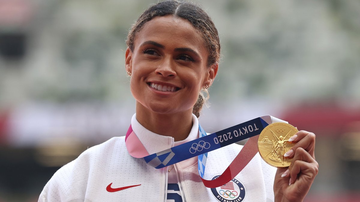 Sydney McLaughlin Beats Dalilah Muhammad, Wins Olympic 400m Hurdles ...