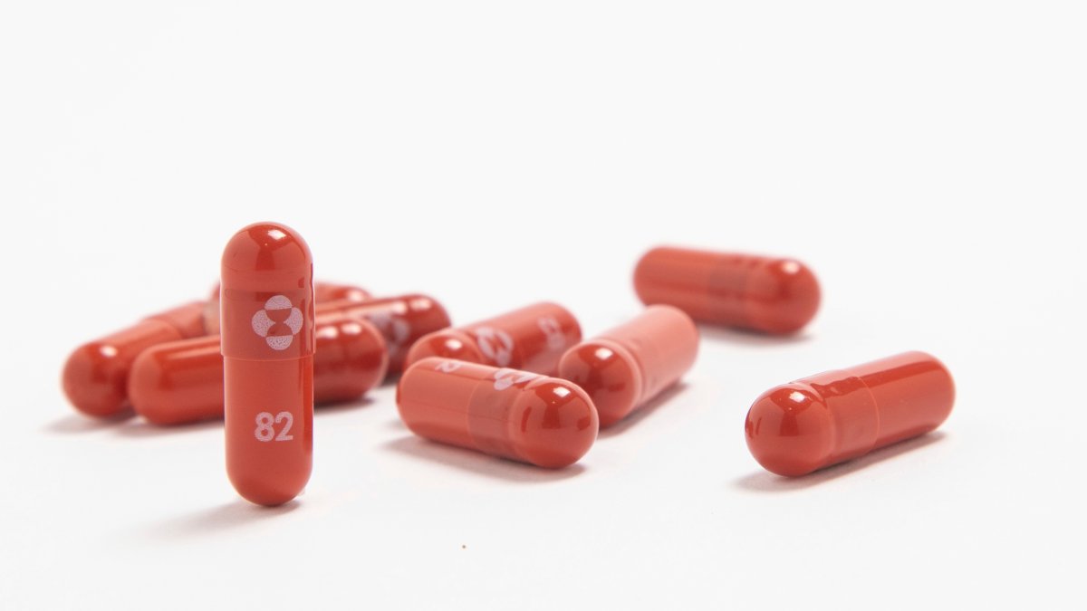 FDA Advisory Panel Narrowly Votes to Endorse Merck’s COVID-19 Pill ...