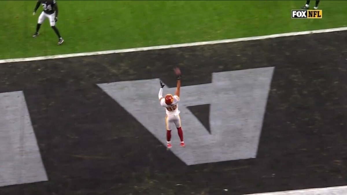 Logan Thomas Snags Insane One-Handed TD to Give WFT Early Lead Vs ...