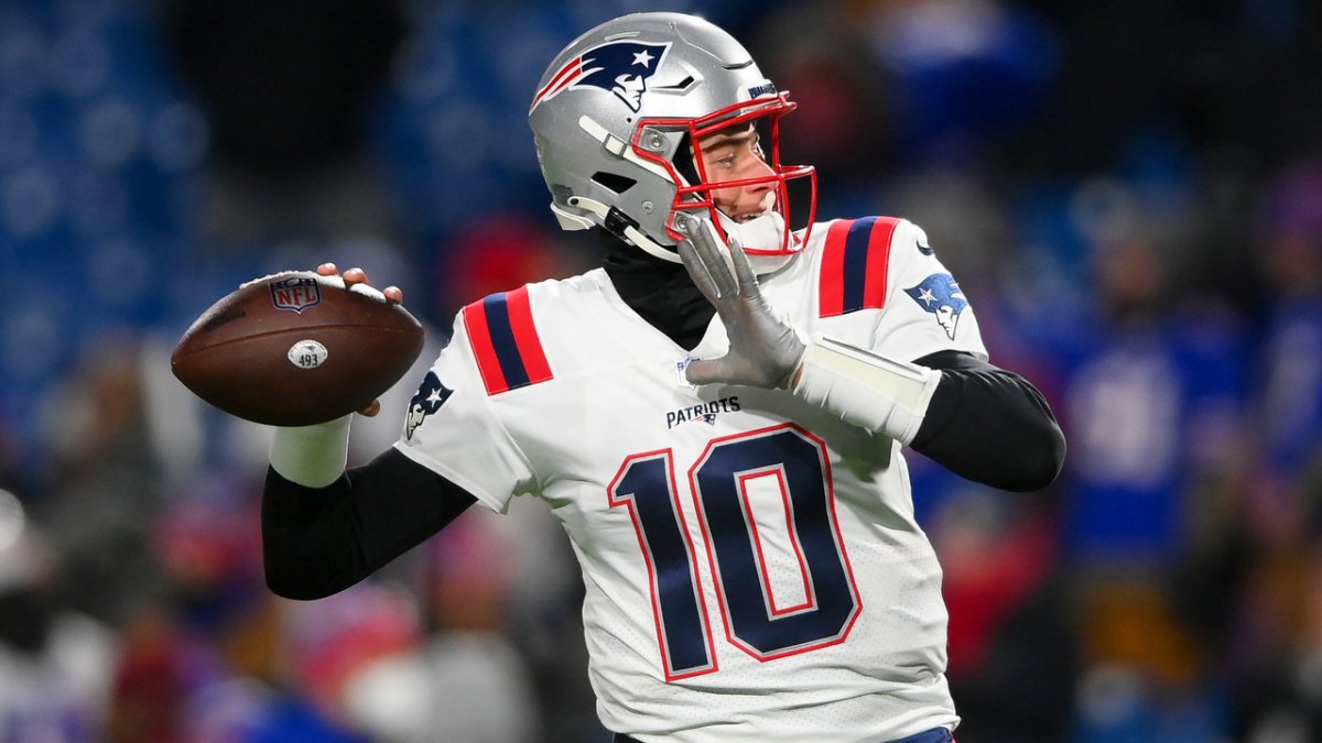 Ranking Top 32 NFL Quarterbacks Ahead of 2022 Season – NBC4 Washington
