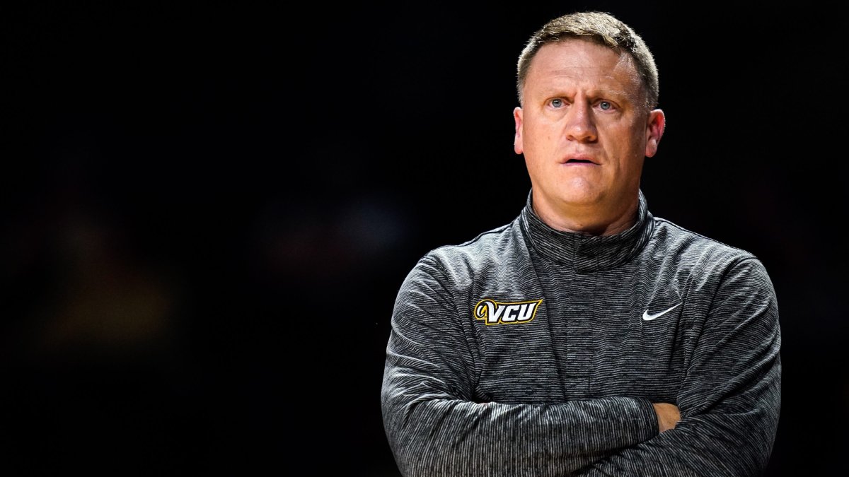 VCU Head Coach Calls ‘Buckets,’ Drains Half-Court Shot at Wizards Game ...