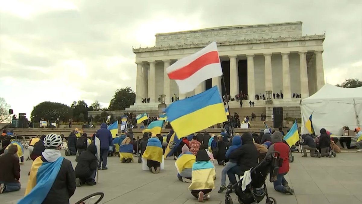 Hundreds Rally for Ukraine at Lincoln Memorial – NBC4 Washington