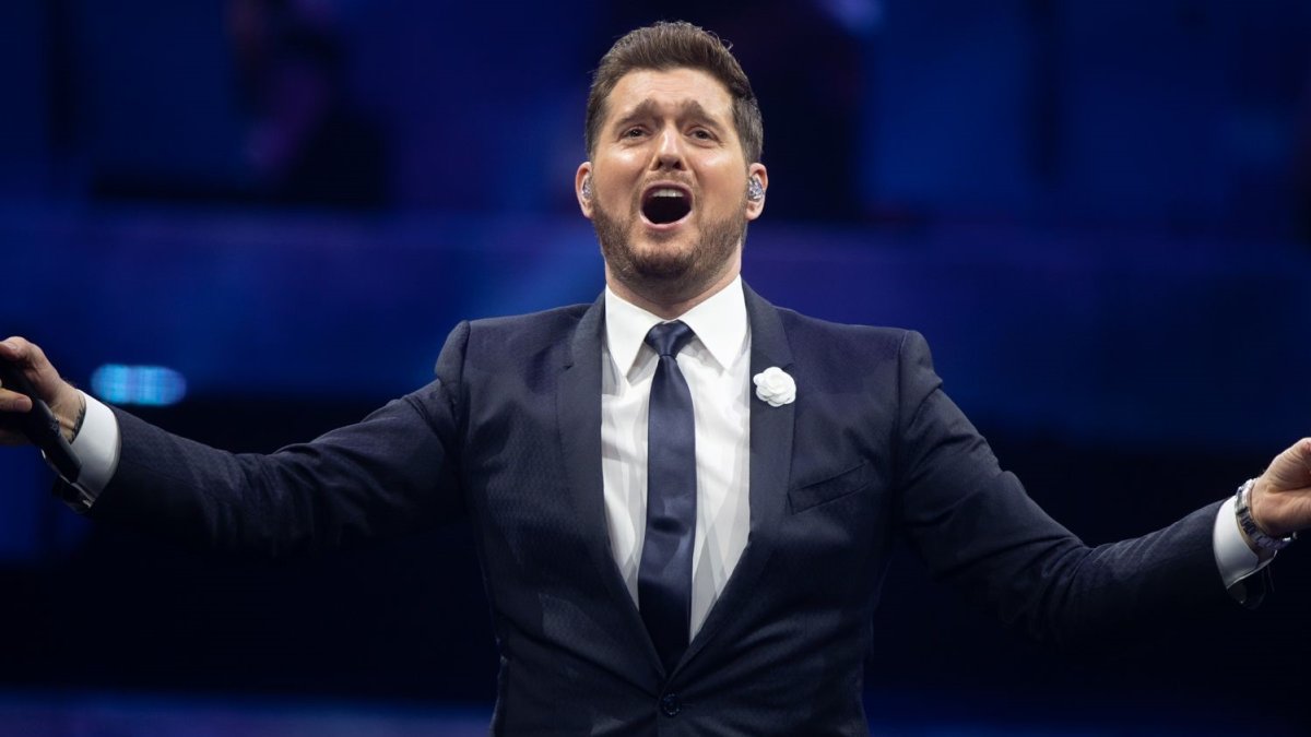 Michael Buble Dons Capitals Jersey at Capital One Arena Concert – NBC4 ...