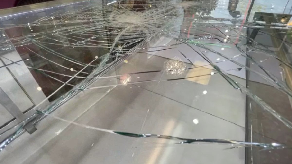 Thieves Hit String of Jewelry Stores in Northern Virginia – NBC4 Washington