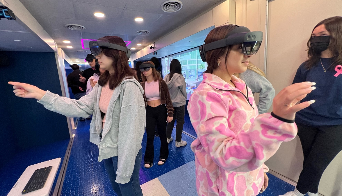 GW Mobile Learning Center Gives Students Immersive Experience – NBC4 ...