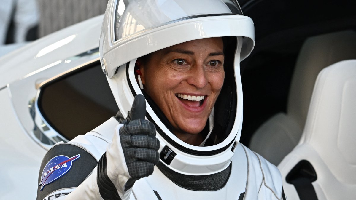 First Native American Woman in Space Steps Out on Her First Spacewalk ...