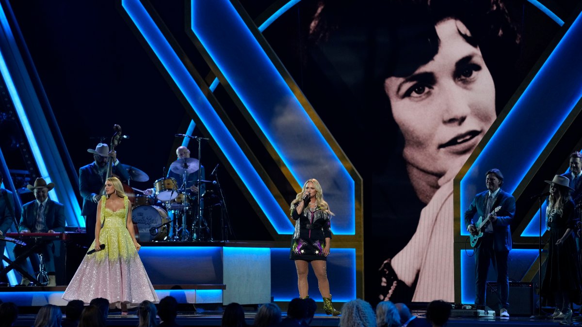 CMA Awards Honor Loretta Lynn, ‘Buy Dirt’ Wins Song Honor – NBC4 Washington