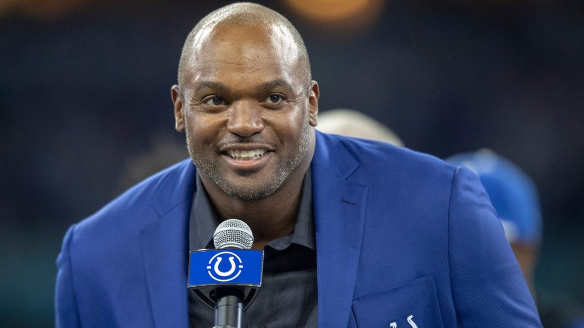 Dwight Freeney Hilariously Answers If He Would’ve Taken Colts’ Head ...
