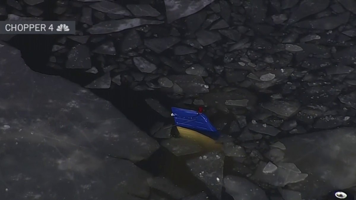 Man on Kayak Rescues Pilot After Crash Into Frozen Lake in Edgewater ...