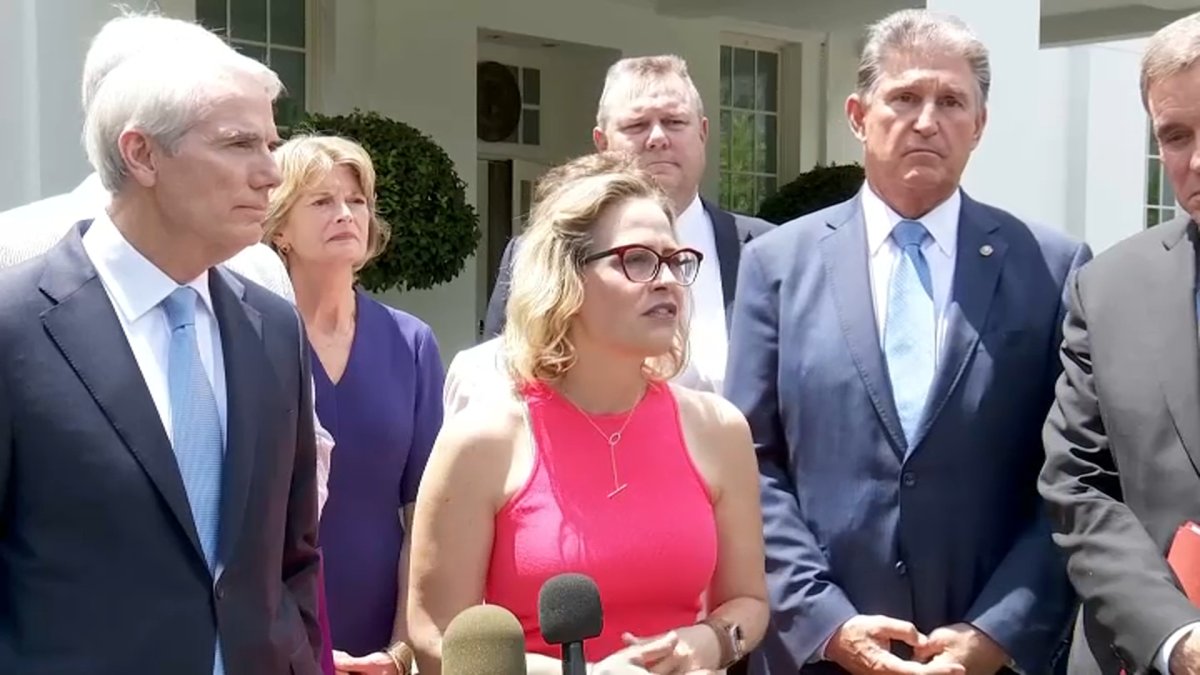 Senator Switches Parties & Smithsonian’s ‘Entertainment Nation’: News4 ...