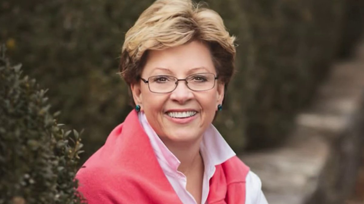Virginia Author Pam Webber Talks ‘Life Dust’ & ’70s Women Finding Their ...