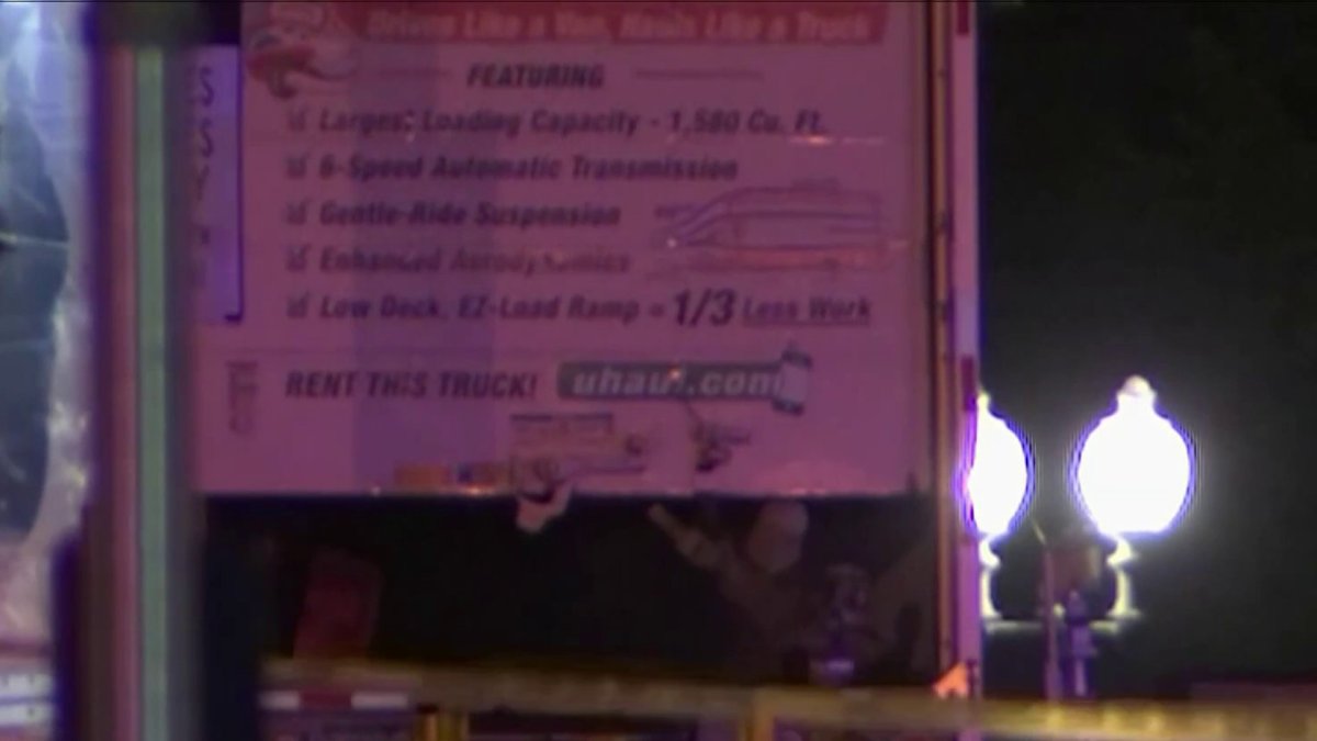 U Haul Crashes Into Security Barrier Near White House 1 In Custody