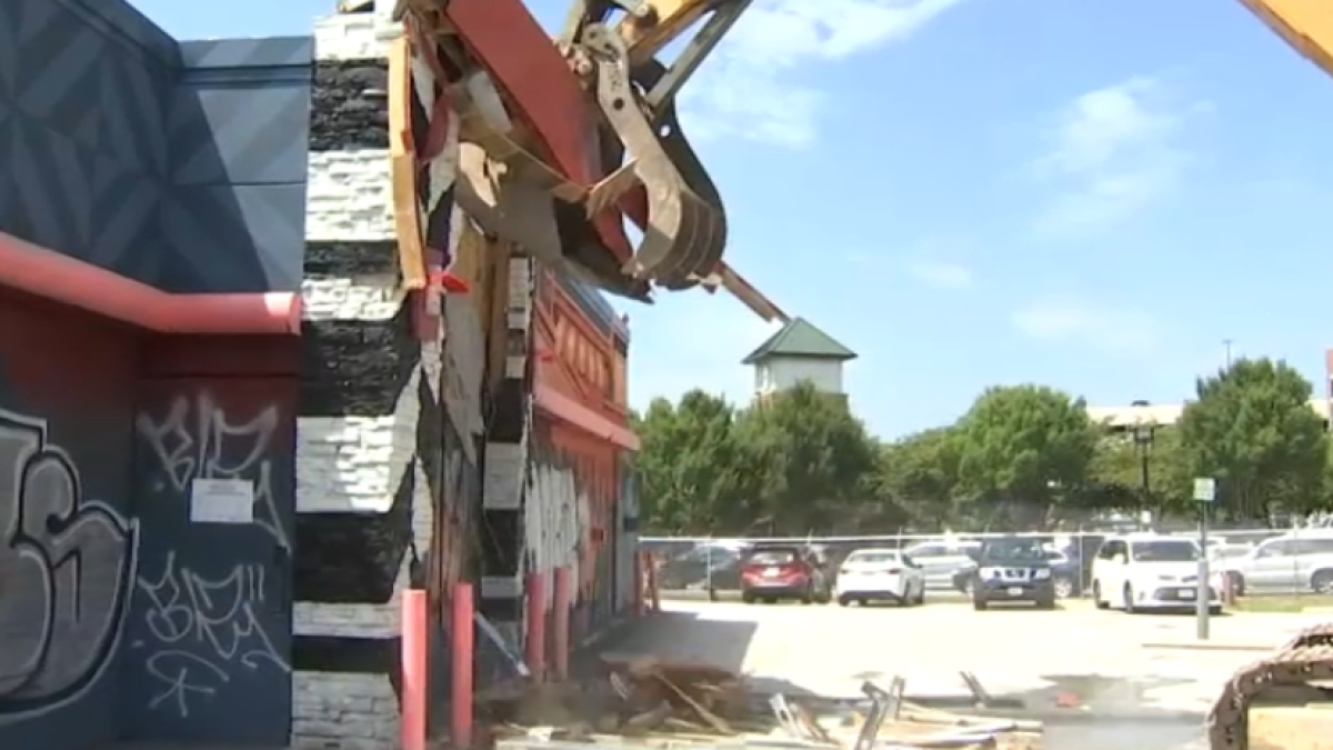 Demolition begins at Wendy’s in ‘Dave Thomas Circle’ intersection ...
