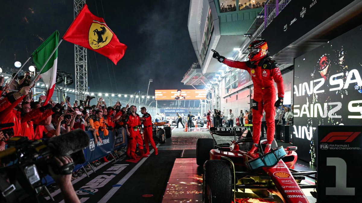 Ferrari’s Sainz wins Singapore GP as Red Bull winning streak ends ... Ferrari’s Sainz wins Singapore GP as Red Bull winning streak ends ...