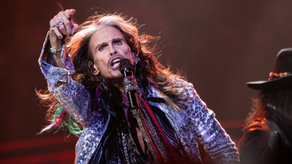 Steven Tyler Urges Tourists To Return To Maui Nbc4 Washington