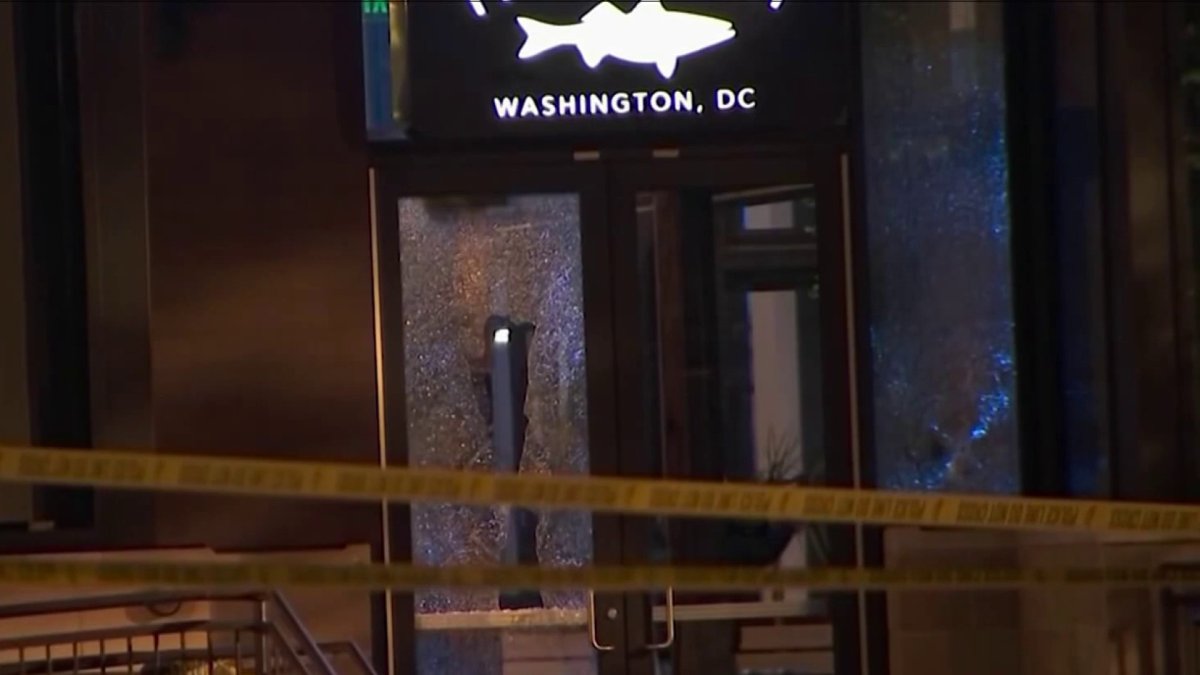 Shooting outside Southwest DC restaurant leaves diner, suspects hurt ...