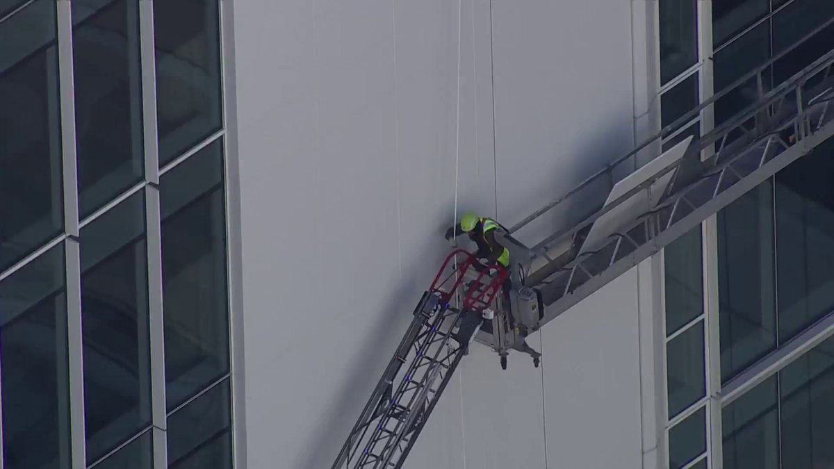 Window washers rescued from building in Bethesda – NBC4 Washington