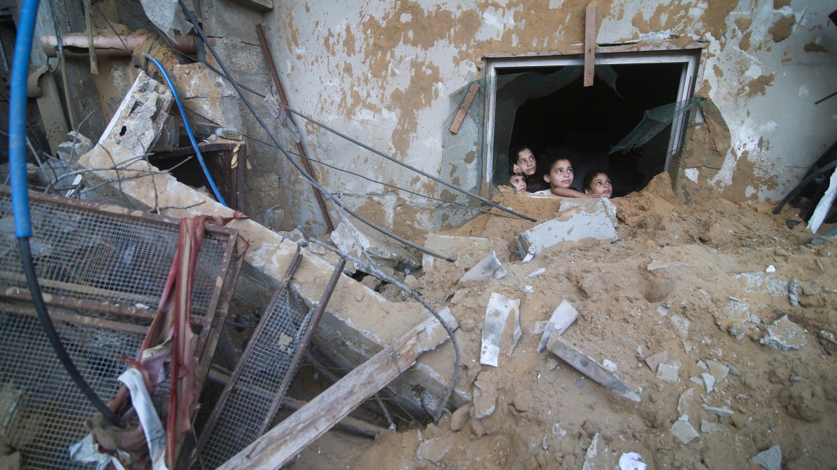 Gaza hospitals run out of supplies as Israeli ground offensive looms ...
