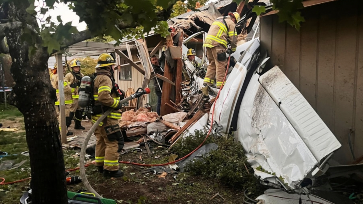 2 Dead After Plane Crashes Through The Roof Of Oregon Home Nbc4