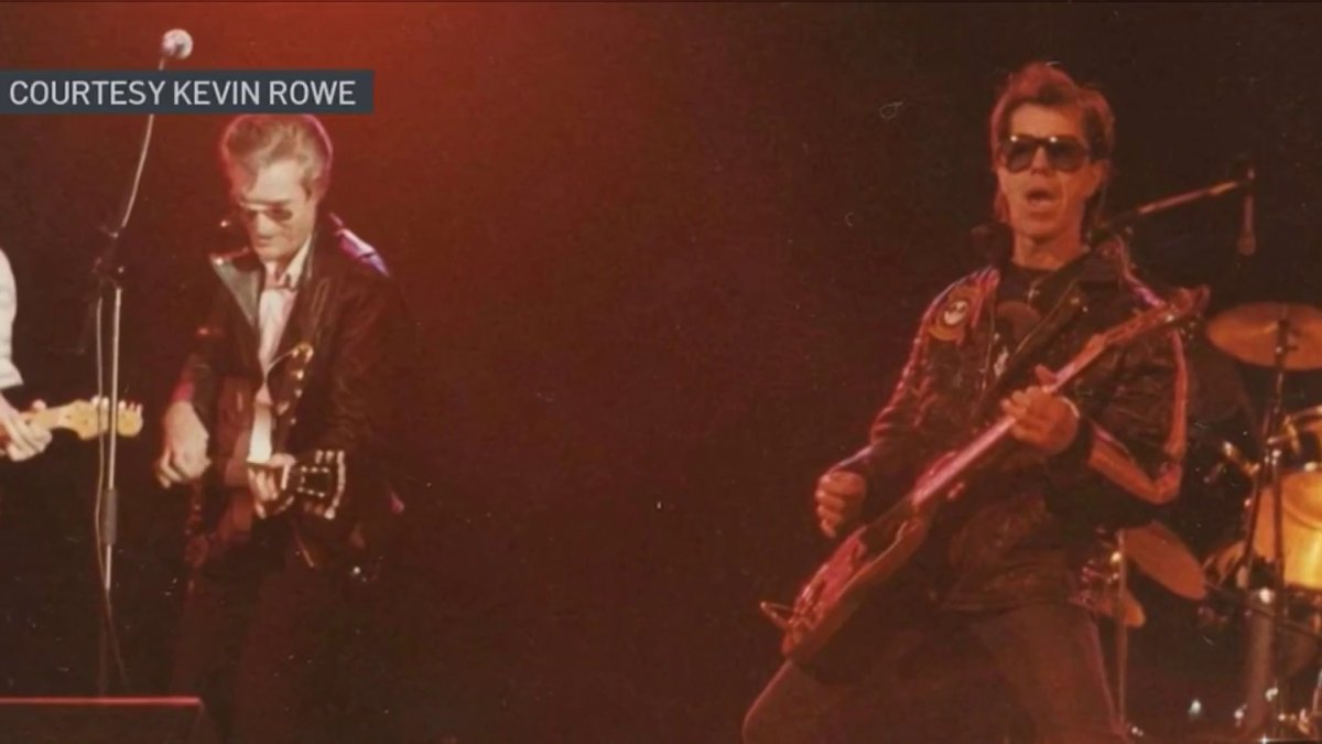 Pioneering guitarist Link Wray inducted into Rock & Roll Hall of Fame ...