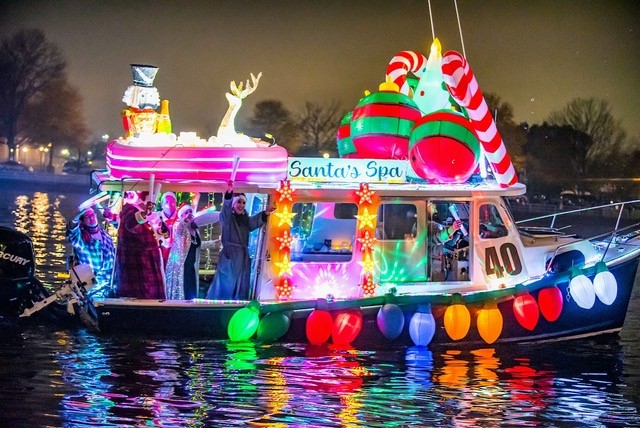Photos: Holiday Boat Parade lights up The Wharf – NBC4 Washington