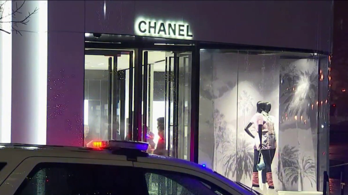 DC: Security guard opens fire during flash-mob robbery at Chanel – NBC4 ...