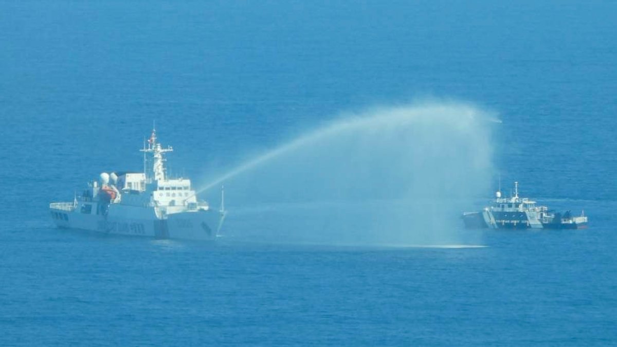 Chinese Coast Guard Rams Philippine Vessel Blasts Others With Water