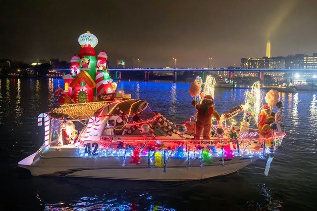 Photos: Holiday Boat Parade lights up The Wharf – NBC4 Washington