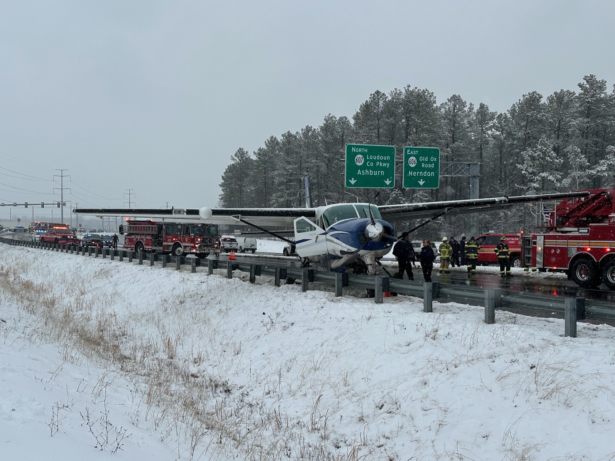 Small plane makes emergency landing on Loudoun County Parkway – NBC4 ...