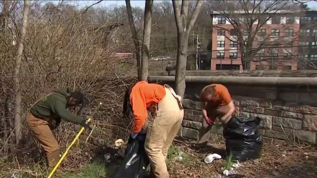 Group collects 1,000 pounds of trash in one day to help clean DC – NBC4 ...