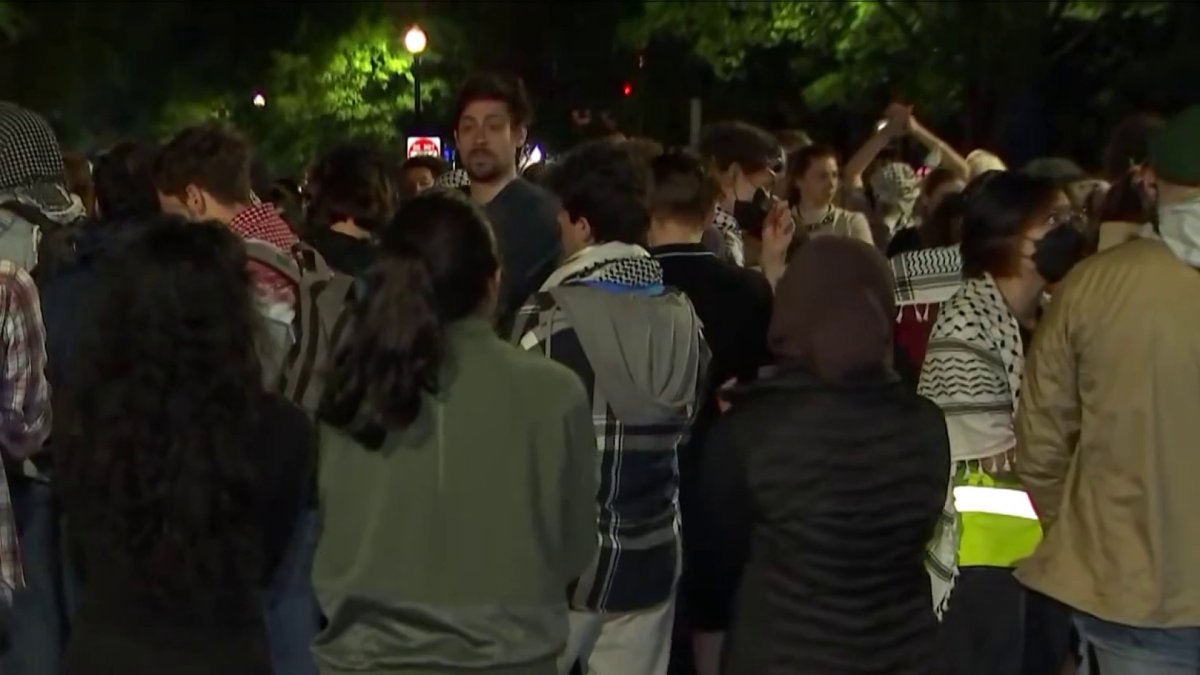 Students protest outside GW president’s home – NBC4 Washington