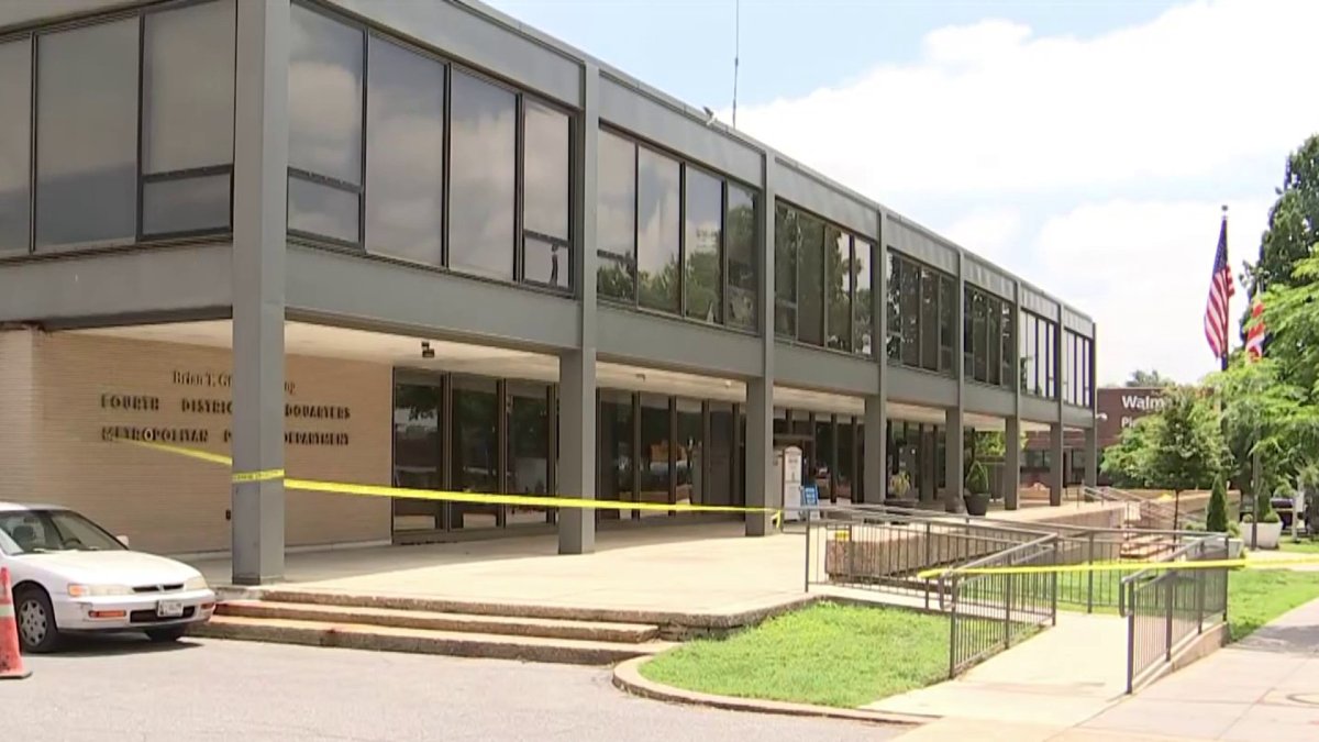 DC officer shot near police station in Northwest, rushes inside for ...