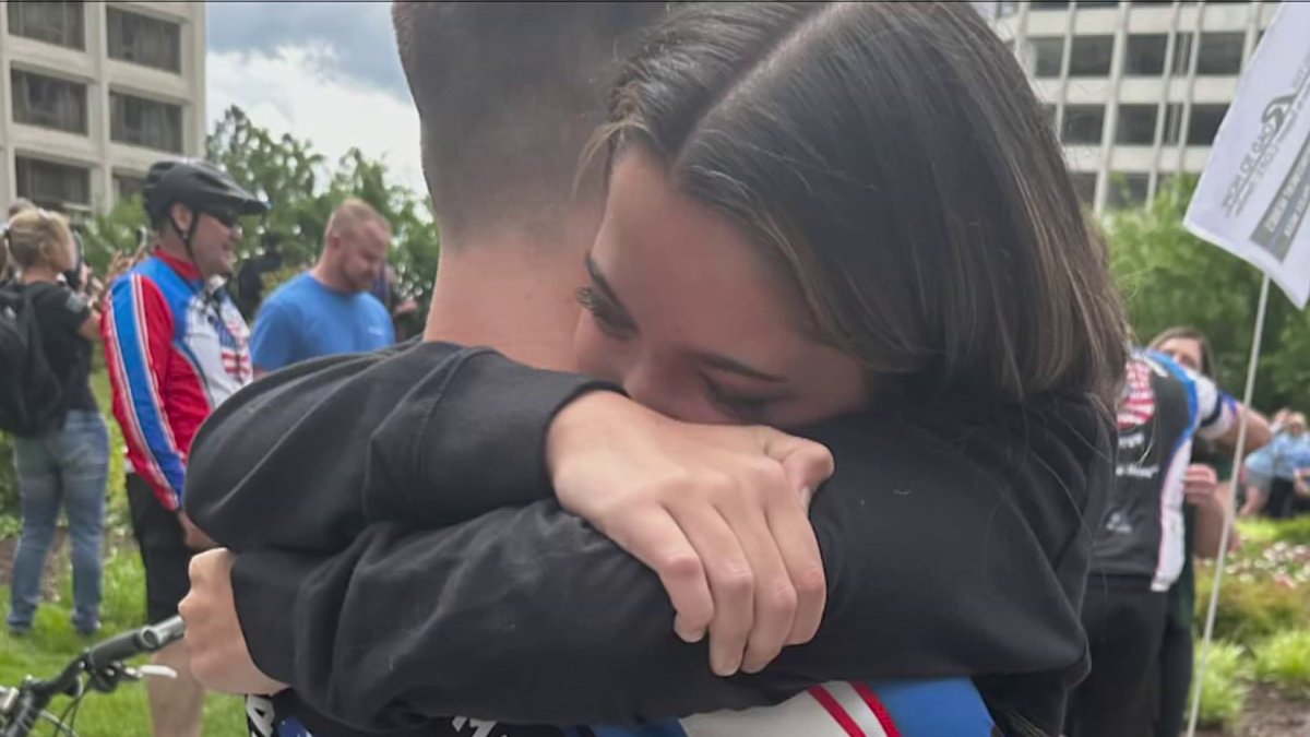 Young couple bonds over shared heartache of losing their dads in the ...