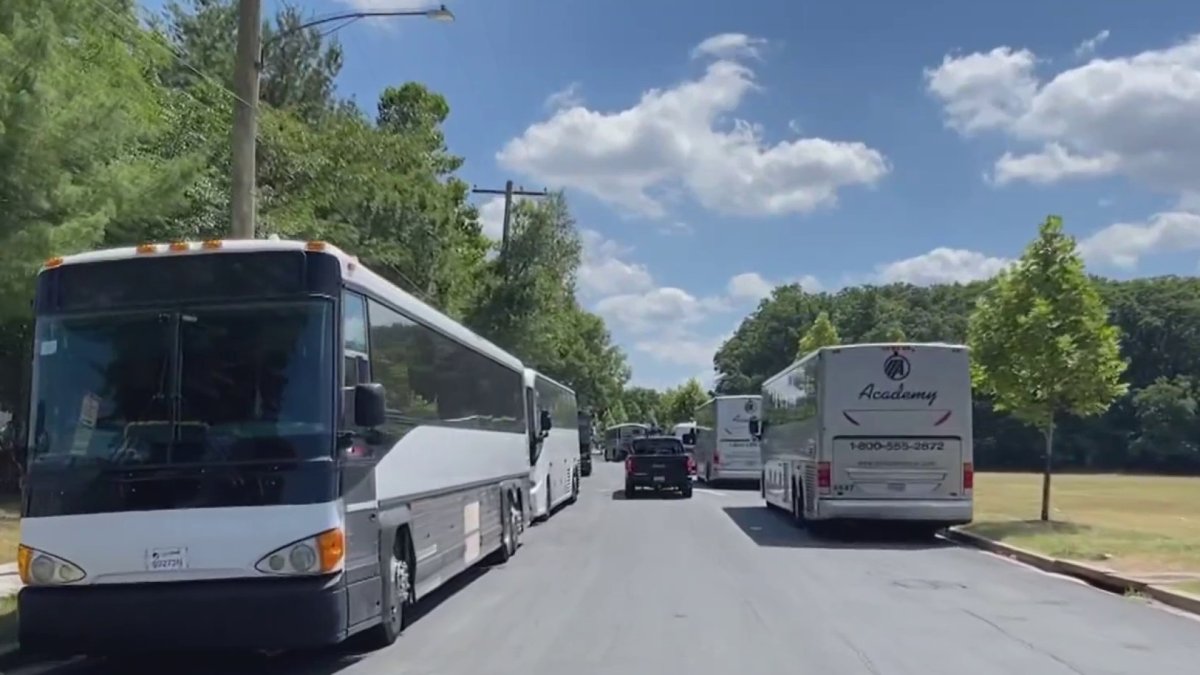 Neighbors worry about air quality due to idling buses in Fort Totten ...
