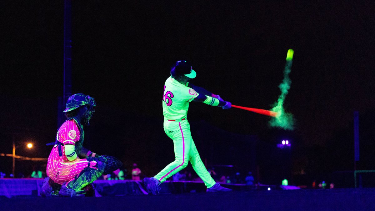 First ever ‘Cosmic Baseball’ game held under black lights – NBC4 Washington