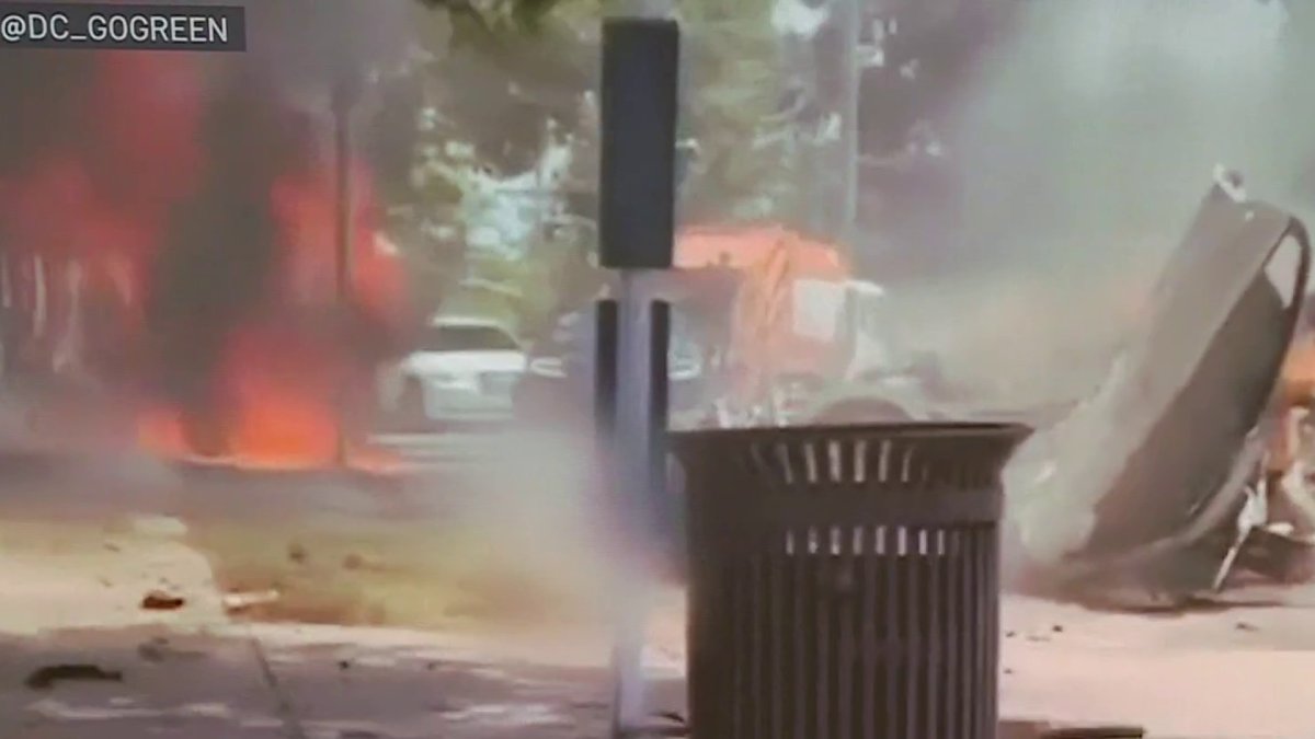 Video Shows Moments After Fiery Dc Crash That Killed 2 After Police